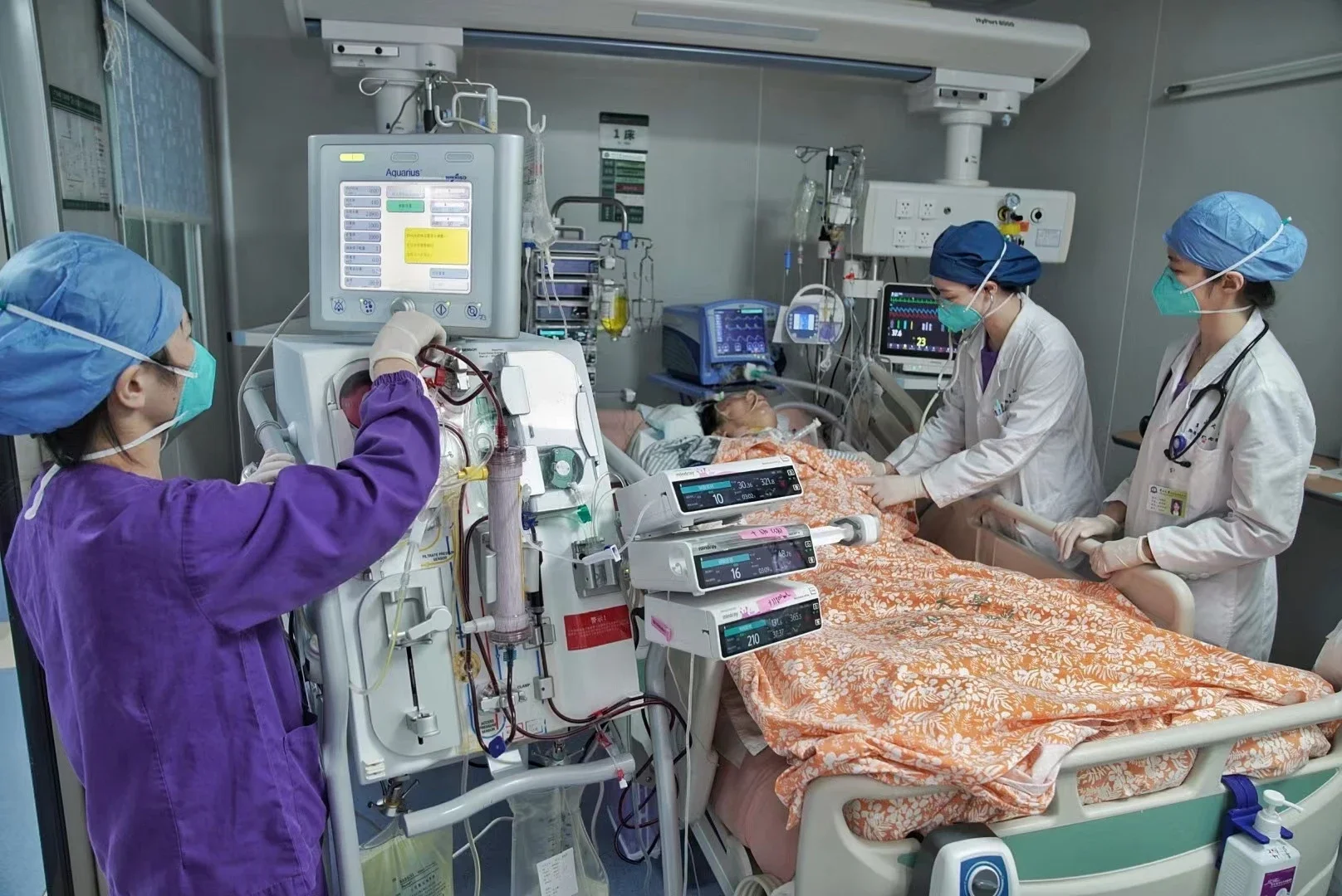 除夕探访｜EICU医生：陪伴，直到最后一个新冠患者出院-房产资讯-房天下