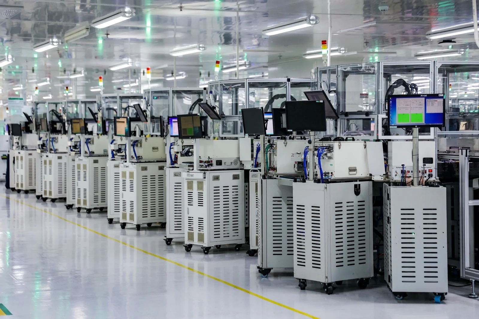 这间广东工厂每10秒生产一台手机，一年可造8000万台|探科技特辑-房产资讯-房天下